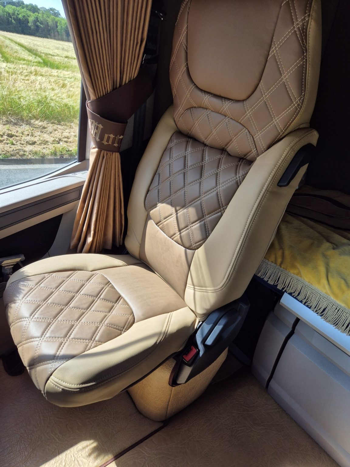 Home LKW Innenausstattung. Verkleidung Und Einrichtung Von LKW Kabinen